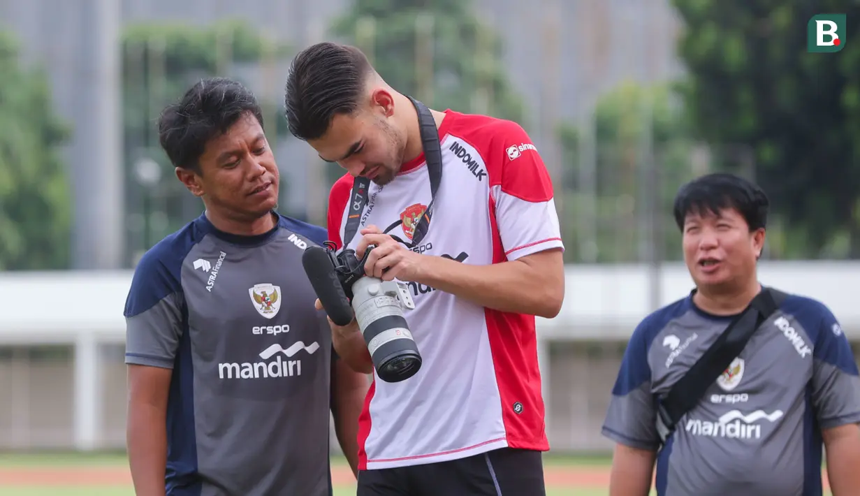 Foto: Momen Jens Raven Jadi Fotografer Dadakan Saat Pemain Timnas ...