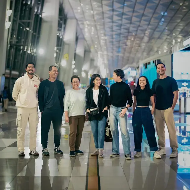 7 Potret Pemain Gadis Kretek Berangkat ke BIFF 2023 di Busan, Penuh Antusias - Hot Liputan6.com