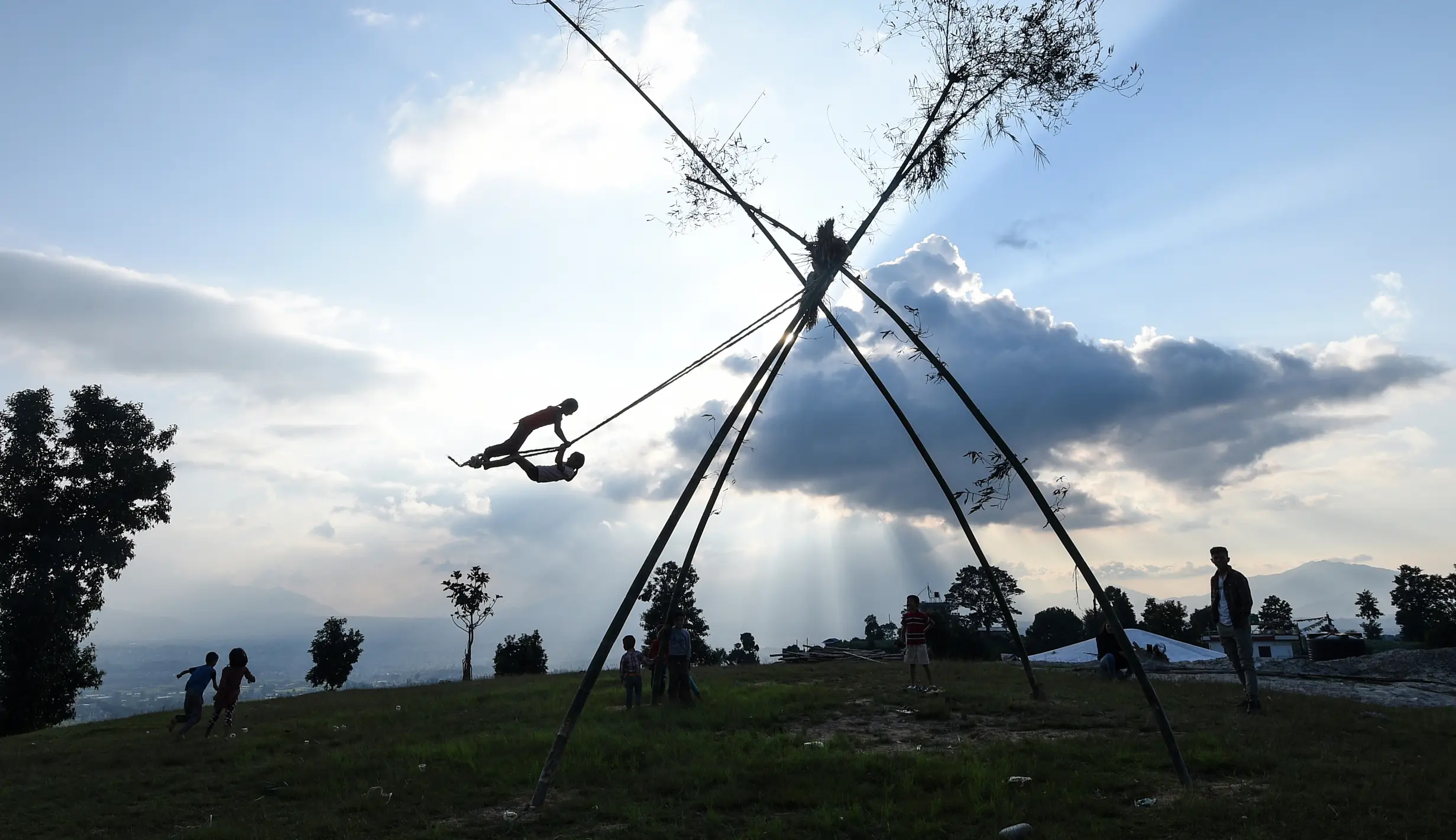 FOTO: Keseruan Anak-Anak Nepal Bermain Dashain Ping - Foto Liputan6.com