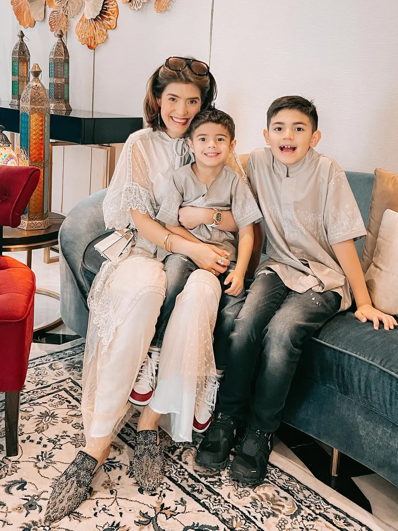 10 Potret Carissa Putri dan Dua Anaknya yang Super Ganteng, Netizen ...