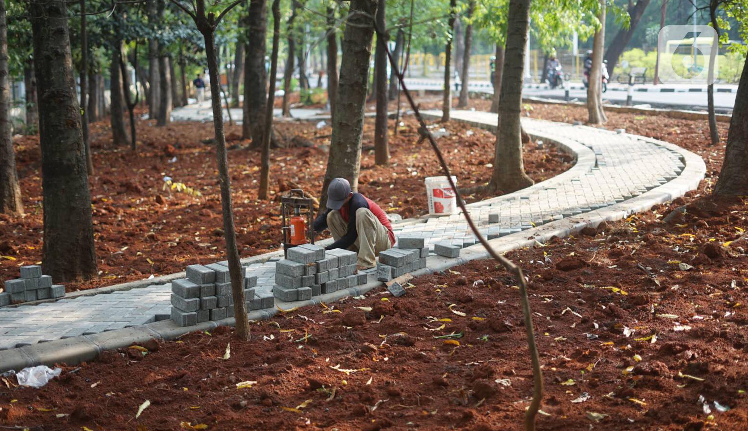FOTO: Keren, Taman Citra PPSU Srengseng Sawah Dibuatkan Jogging Track