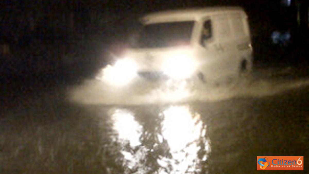 Banjir Rendam Jalan Barito Semarang - Citizen6 Liputan6.com