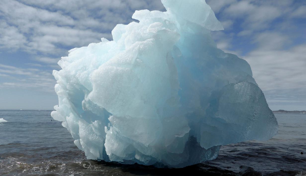 Cuaca Panas yang Ekstrem, Gunung Es di Greenland Mencair - Foto ...