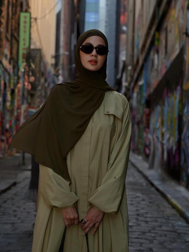 8 Model Gamis Kekinian Paula Verhoeven, Berkelas untuk Wanita dengan ...