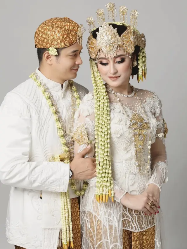 Segera Menikah, Ini 7 Potret Kebersamaan Angbeen Rishi dan Adly Fairuz - Hot Liputan6.com