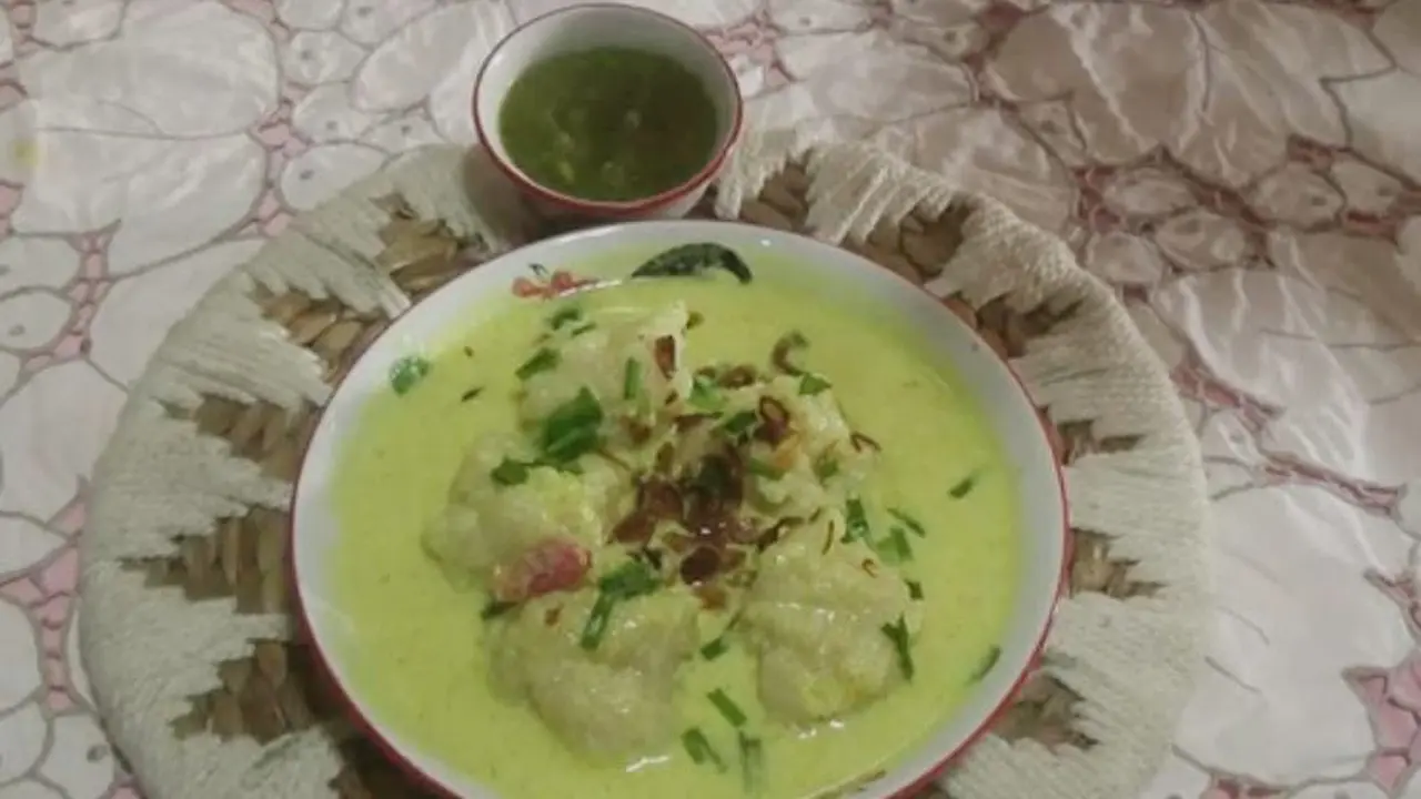 Resep Celimpungan Palembang, Takjil Pempek Berkuah Kuning yang ...