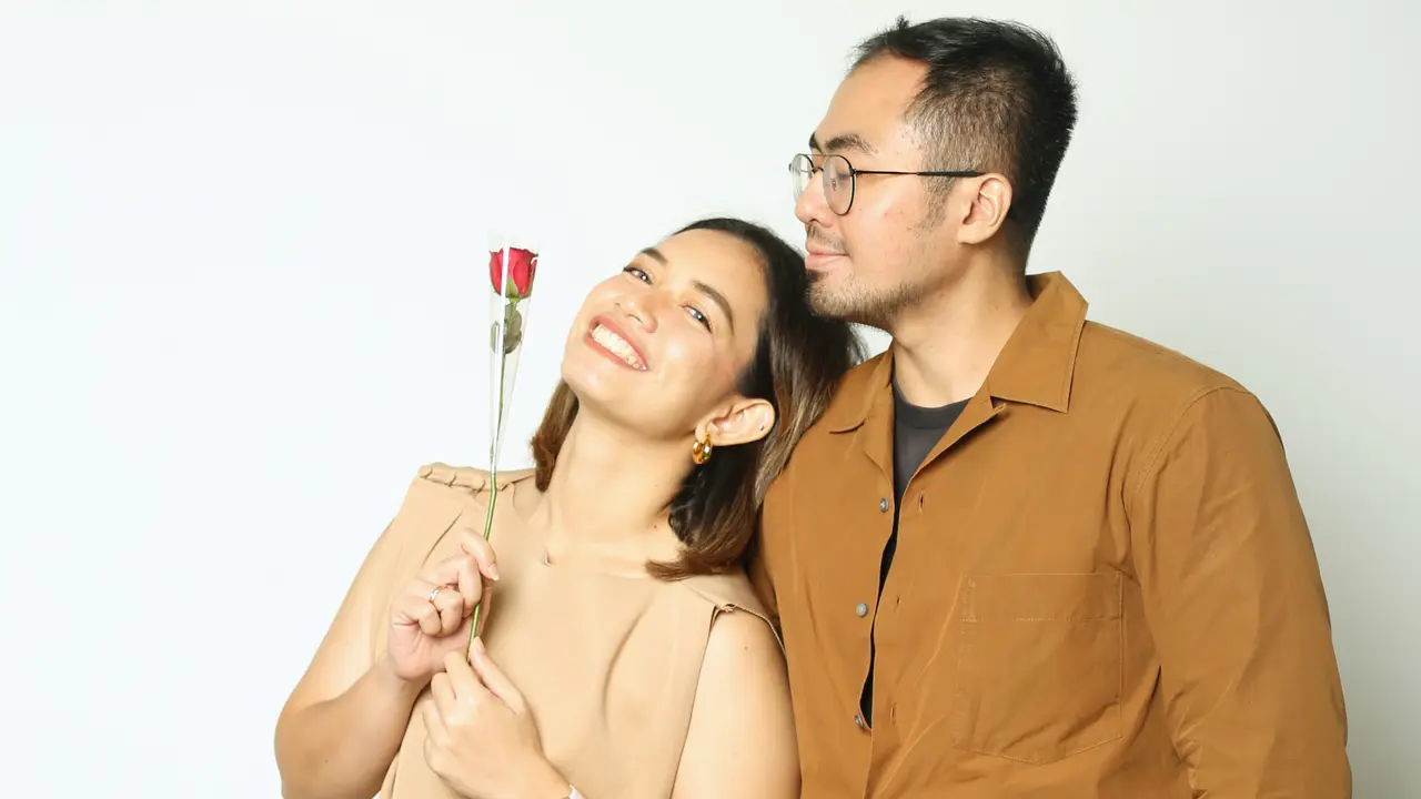 8 Tanda Pria Diam-Diam Menyukaimu tapi Tak Berani Mengungkapkan - Relationship Fimela.com