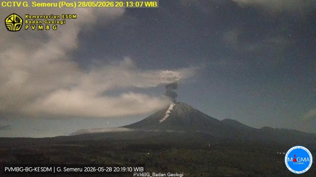 Gunung Semeru Meletus Lagi, Semburkan Abu Vulkanik Setinggi 1.500 Meter