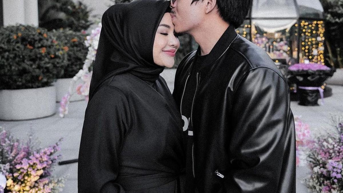 Tanpa Ameena, 6 Momen Romantis Atta Halilintar Rayakan Anniversary ke-2 dengan Aurel Hermansyah ...