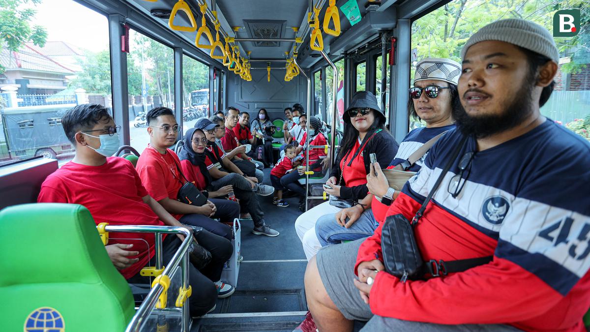 Ada Penumpukan Penumpang Shuttle Bus di Stadion GBT saat Piala Dunia U ...