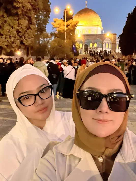 Tampil Berhijab, Ini Potret Tiara Savitri Putri Mulan Jamelaa yang Curi ...