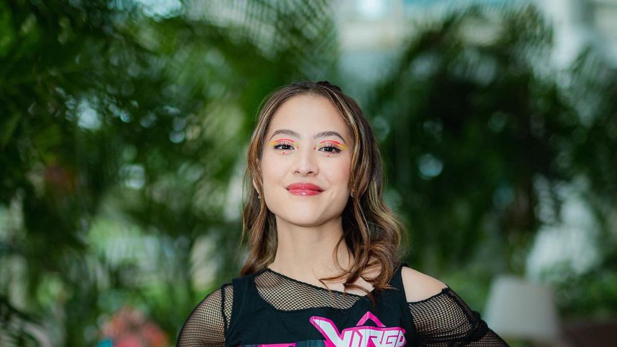 10 Ide Gaya Berani Tampil Nge-Pink ala Adhisty Zara, Karena… YOLO