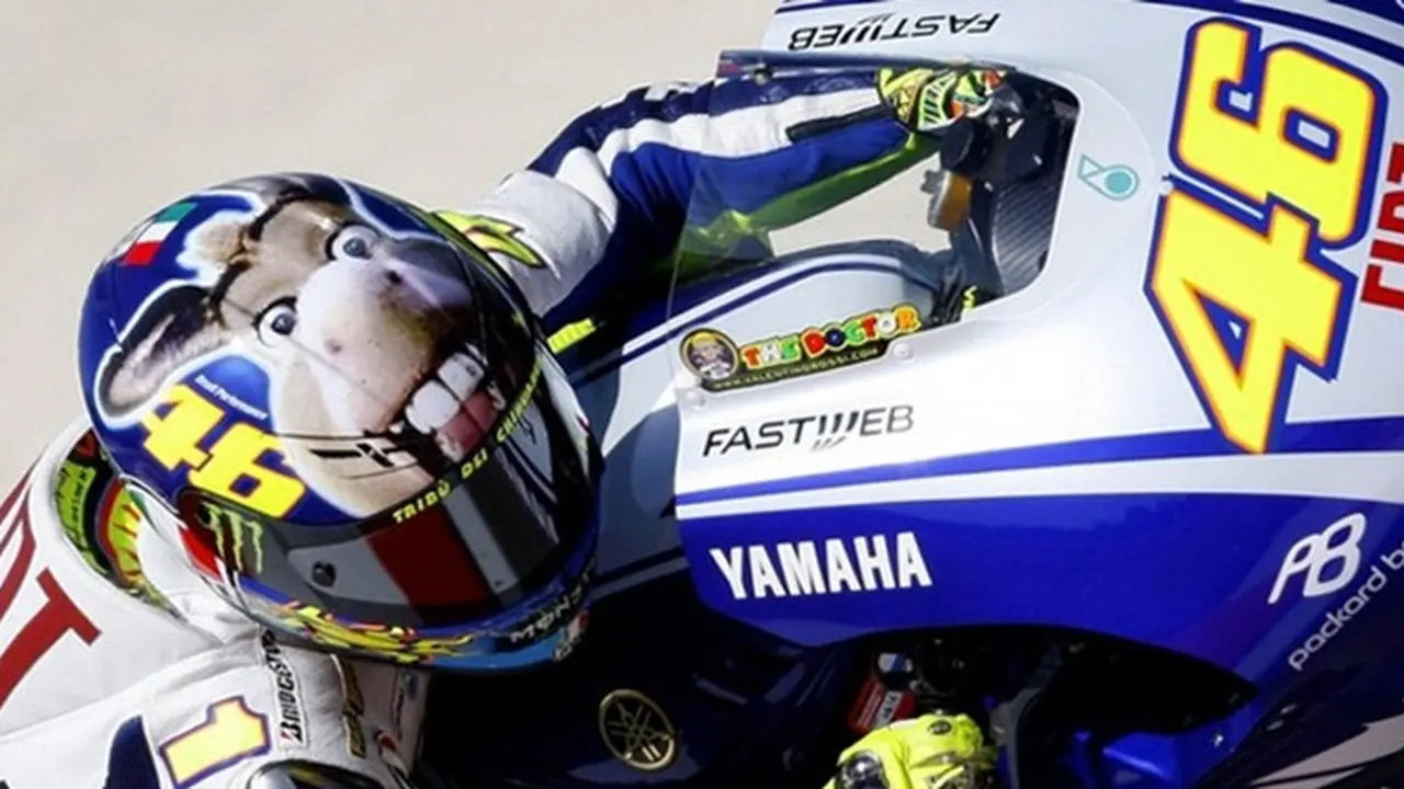 Melihat Sedikit dari Banyaknya Koleksi Helm Valentino Rossi - Otomotif ...