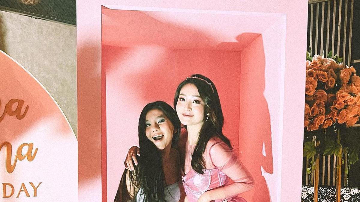 6 Potret Pesta Ulang Tahun ke-23 Natasha Wilona Bertema Barbie, Verrell Bramasta Turut Hadir ...