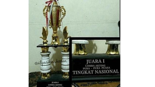 6 Tulisan Kocak di Piala Juara 1 Ini Unik, Kategorinya Bikin Geleng ...