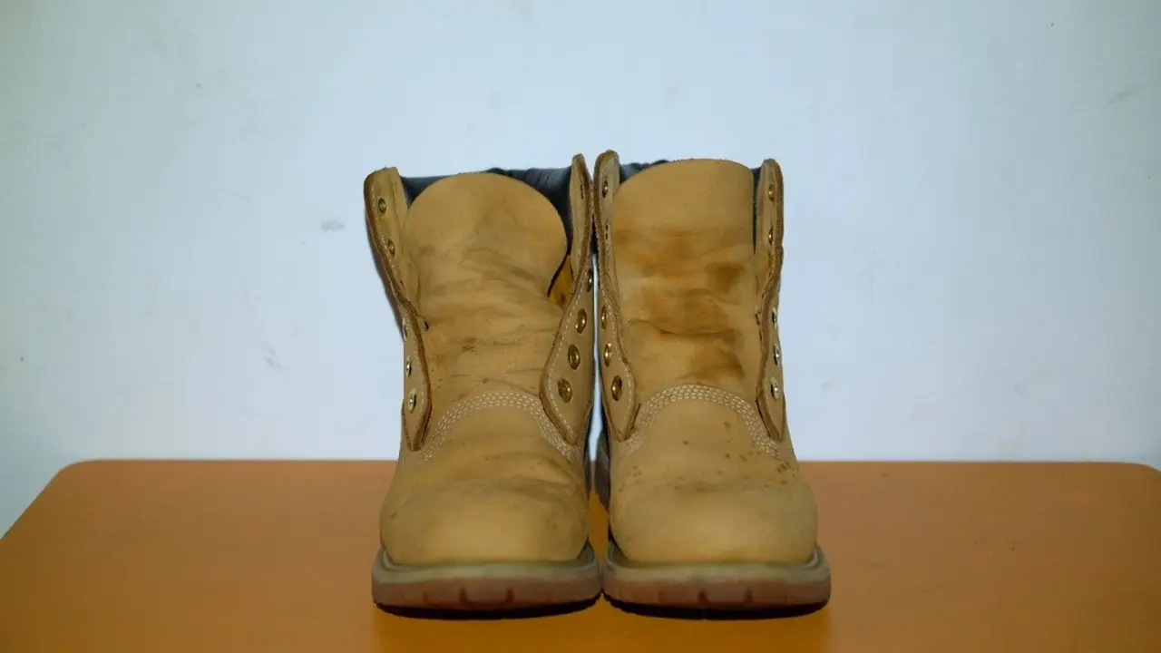 6 Cara Merawat Sepatu Bahan Suede, Perhatikan Langkahnya - Hot Liputan6.com