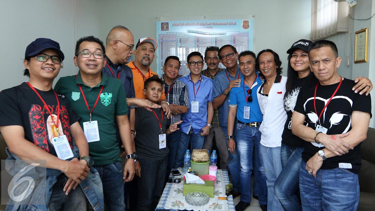 Para komedian Jenguk Mandra di LP Cipinang - ShowBiz Liputan6.com