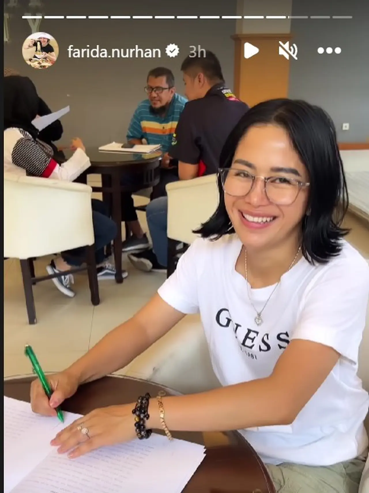 Fakta-Fakta Farida Nurhan yang Viral karena Serang Food Vlogger, Kini ...