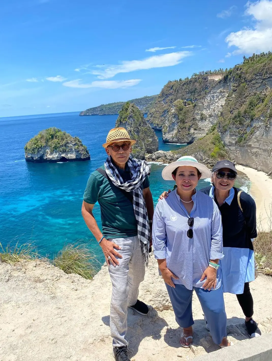 Potret Liburan Yati Octavia Bareng Suami di Bali, Awet Muda Usia 67 Tahun