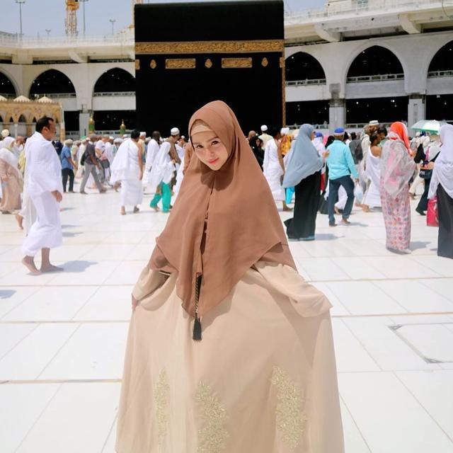 6 Pesona Thya Sethya, Mantan Gadis Ring MMA yang Kini Mantap Berhijrah