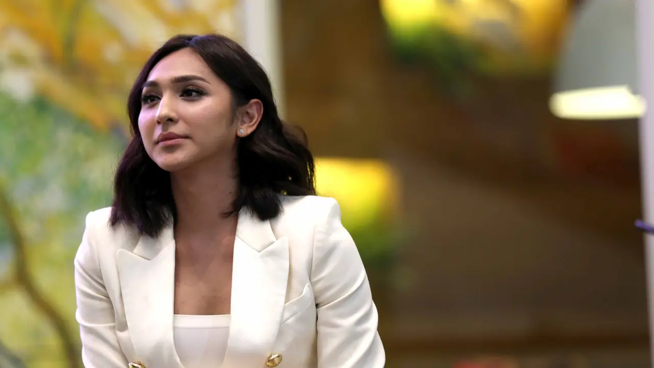 Selain Kontroversi, Ini 4 Fakta Membanggakan Tentang Dena Rachman ...