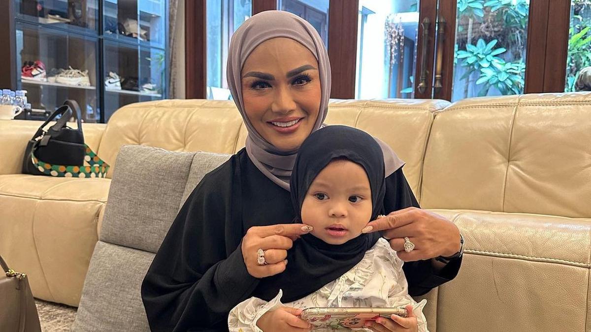 Foto-foto Kedekatan Ameena Putri Aurel Hermanysah dengan Kris Dayanti ...