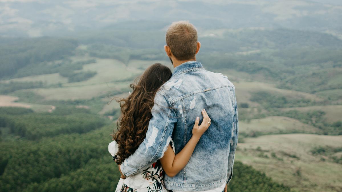 Jatuh Cinta Pada Pria Bule? Ini yang Harus Dilakukan