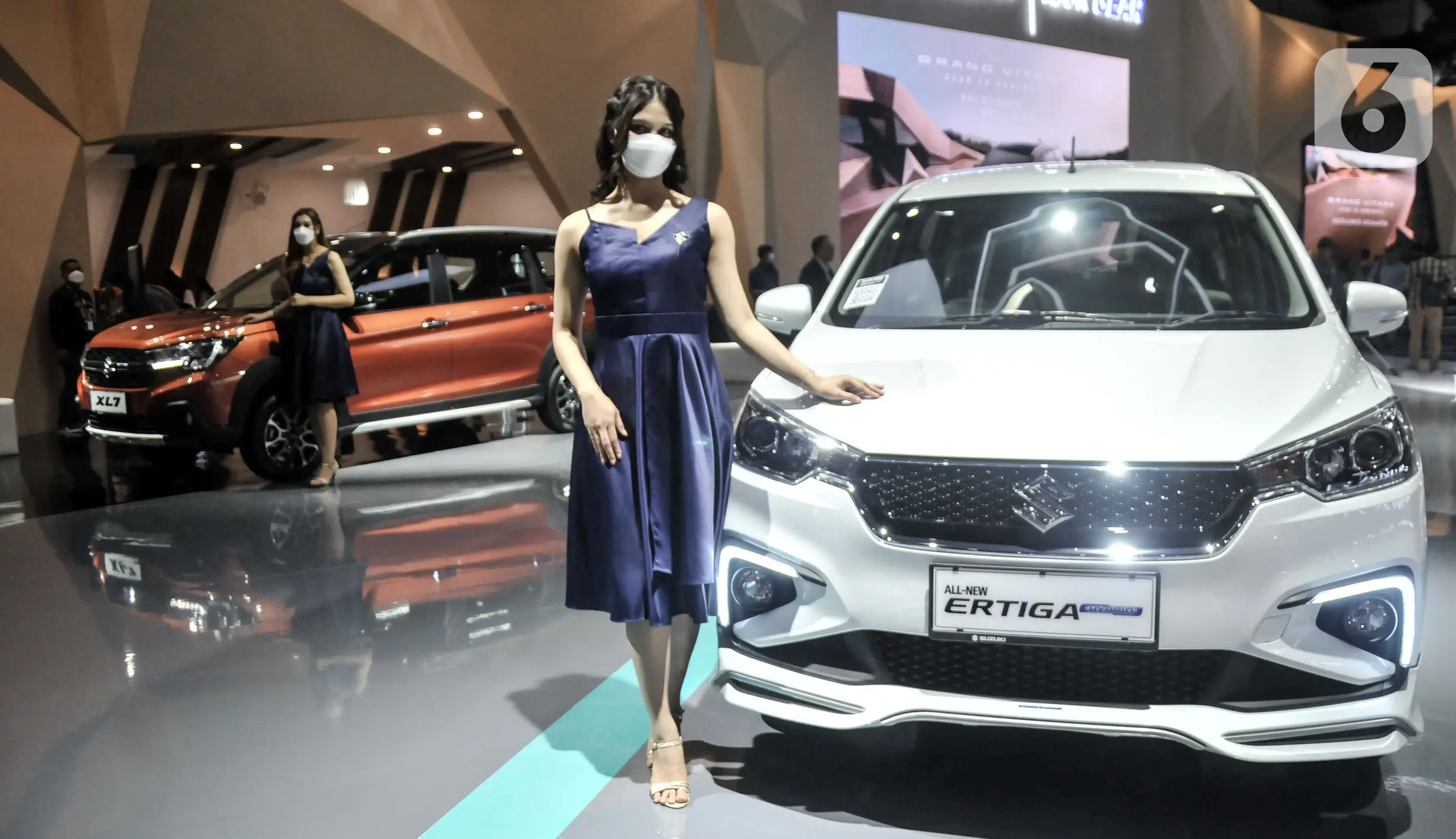 Pesona SPG Cantik Hiasi Indonesia International Motor Show 2023 - Foto ...