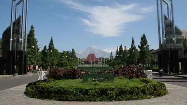 Melesat, Peringkat UGM di Posisi 239 Dunia Versi QS WUR 2025 - Regional ...