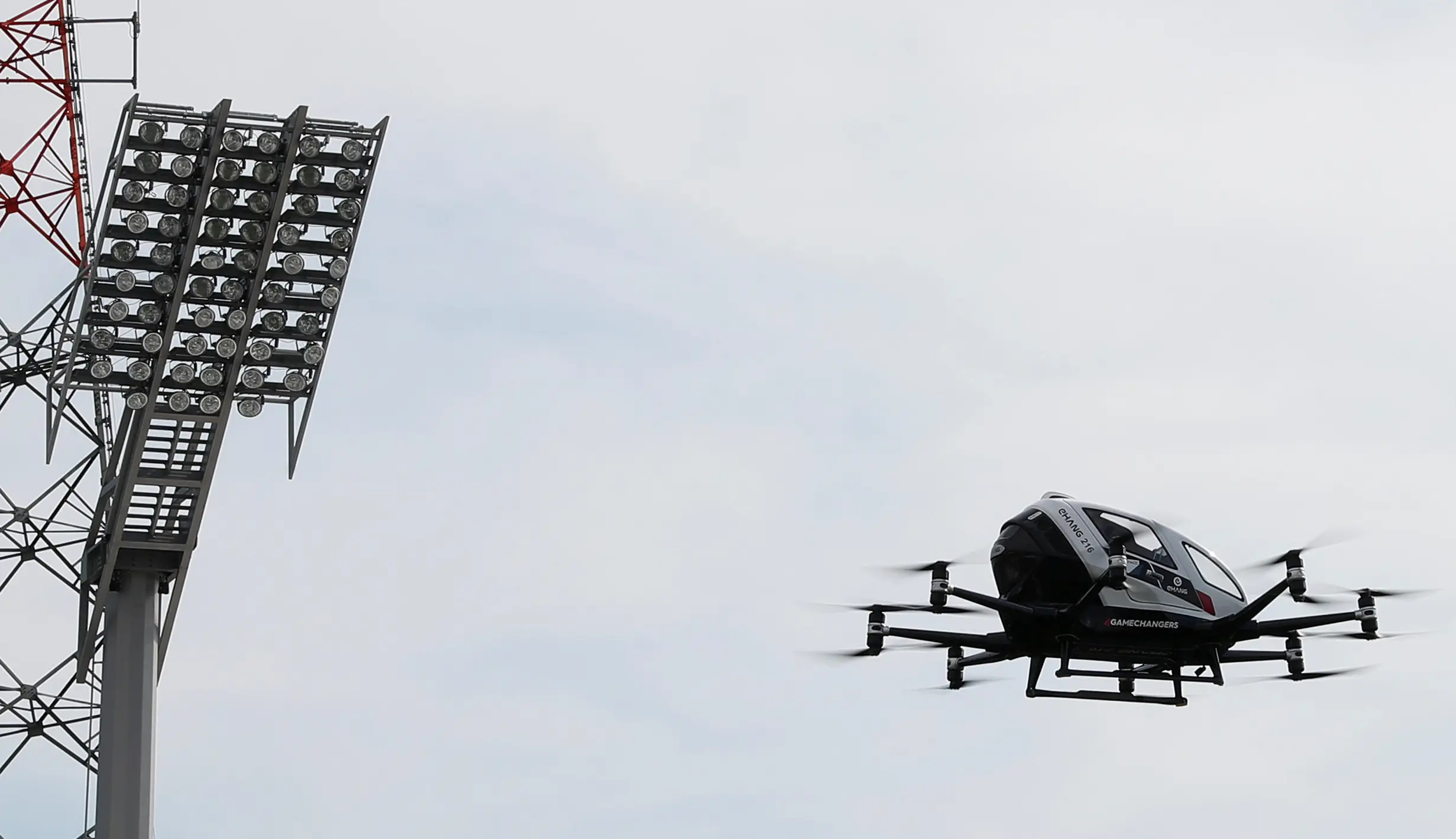 FOTO: Uji Coba Taksi Terbang EHang 216 - Foto Liputan6.com