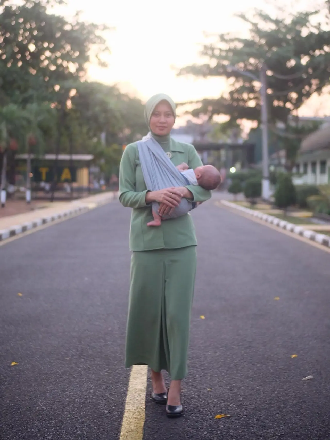 6 Adu Gaya Artis Pakai Seragam Persit, Ayu Ting Ting Segera Nyusul - Fashion Fimela.com