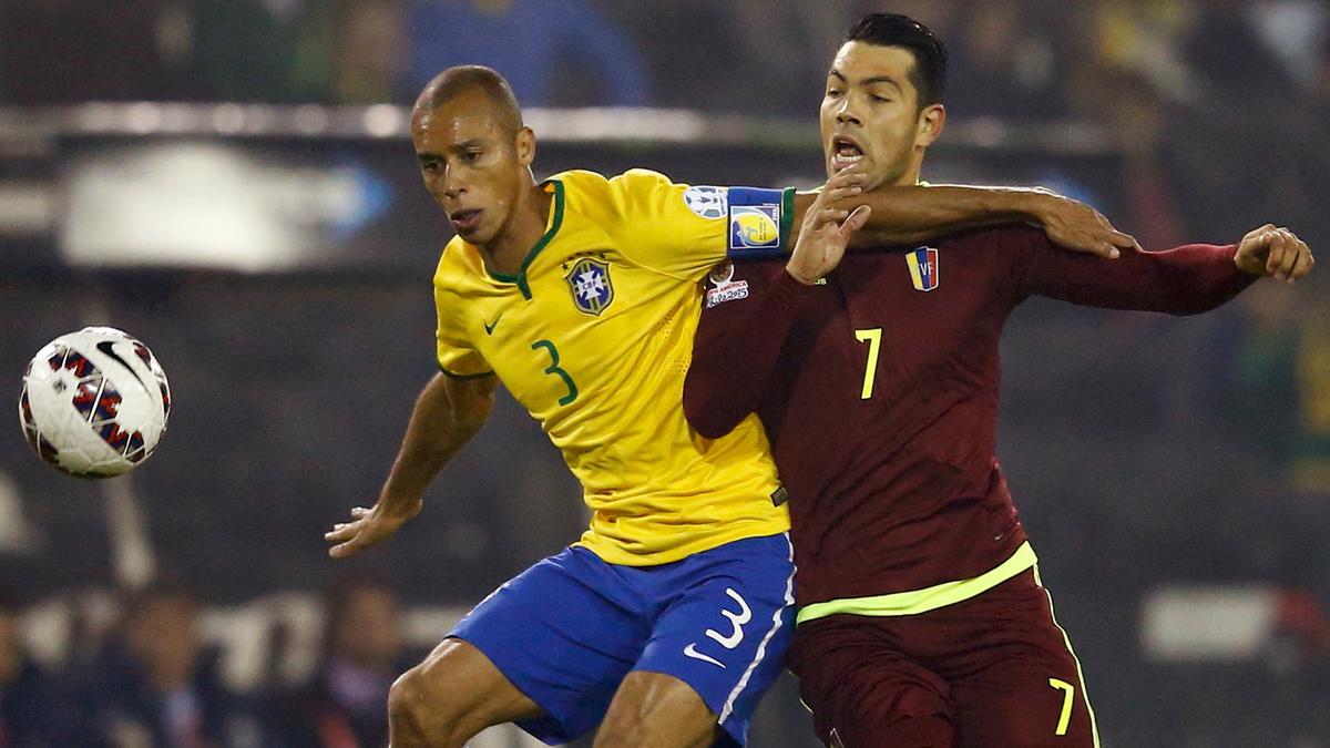 "Miranda Layak Jadi Kapten Timnas Brasil"