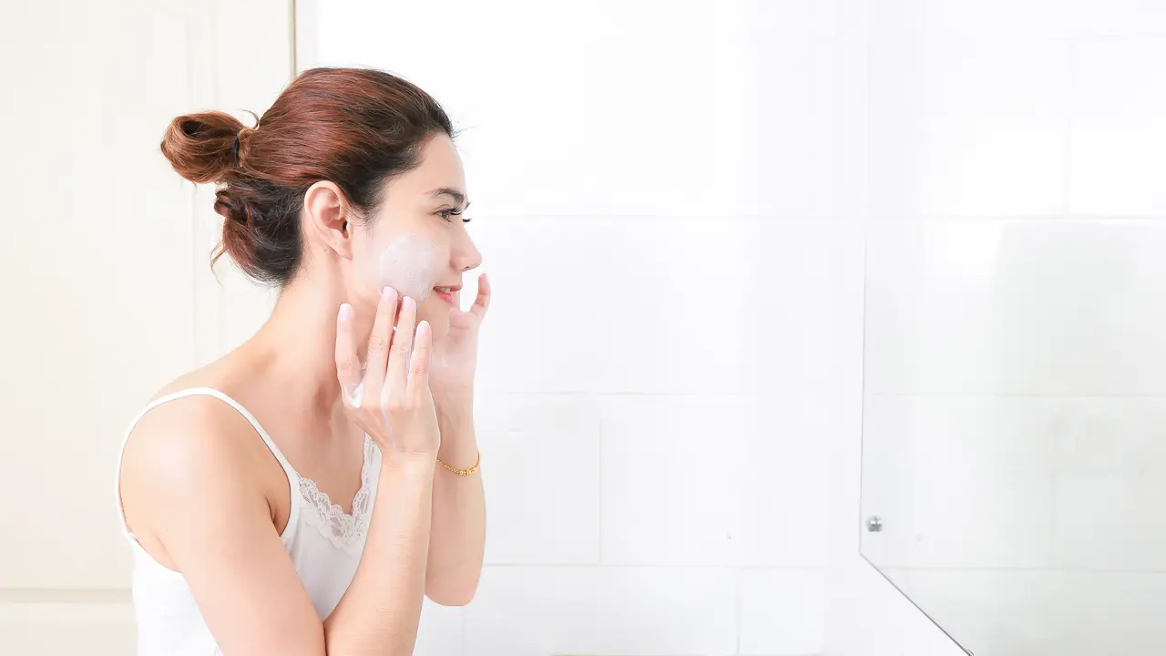 Over Cleansing, Kenali Tanda dan Masalah Kulit Akibat Bersihkan Wajah ...