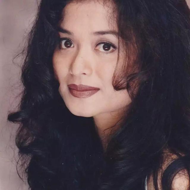 7 Potret Lawas Aktris Rambut Keriting yang Ngetren Tahun 80-an, Bikin ...