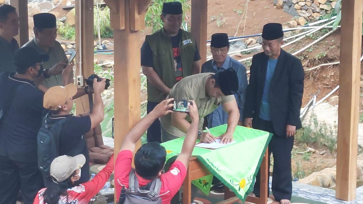 Mantan Panglima TNI Jenderal TNI (Purn) Andika Perkasa Resmikan Ponpes El Bayan 2 di Cilacap ...