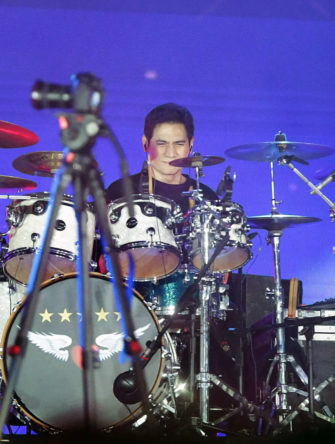 6 Potret Tyo Nugros, Sang Pencuri Hati Penonton Konser Dewa 19 di JIS