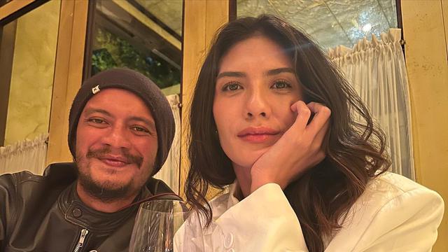 Rayakan 9 Tahun Pernikahan, Ini 7 Potret Mesra Eno Netral dan Nadila ...