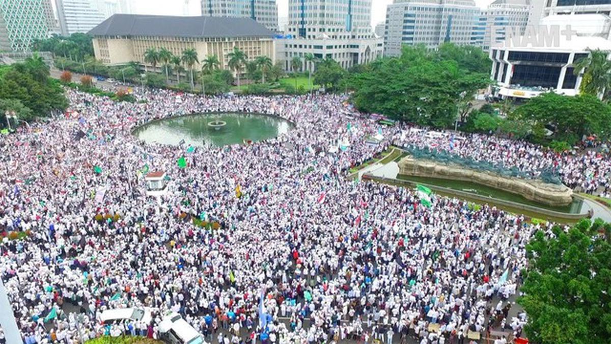 ENAM PLUS: Lautan Manusia Penuhi Aksi 313 di Medan Merdeka - News ...