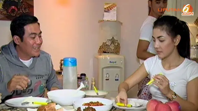 [VIDEO] Adjie Pangestu-Bella Tetap Perhatikan Rambu-rambu Puasa ...