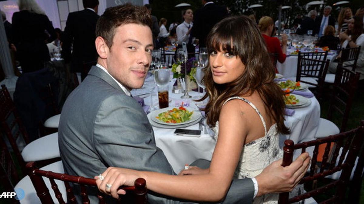 Lea Michele Sedih Lihat Memorial Darurat Cory Monteith