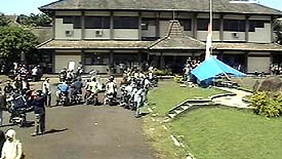 Demo di STAIN Jember Diwarnai Aksi Saling Dorong - News Liputan6.com