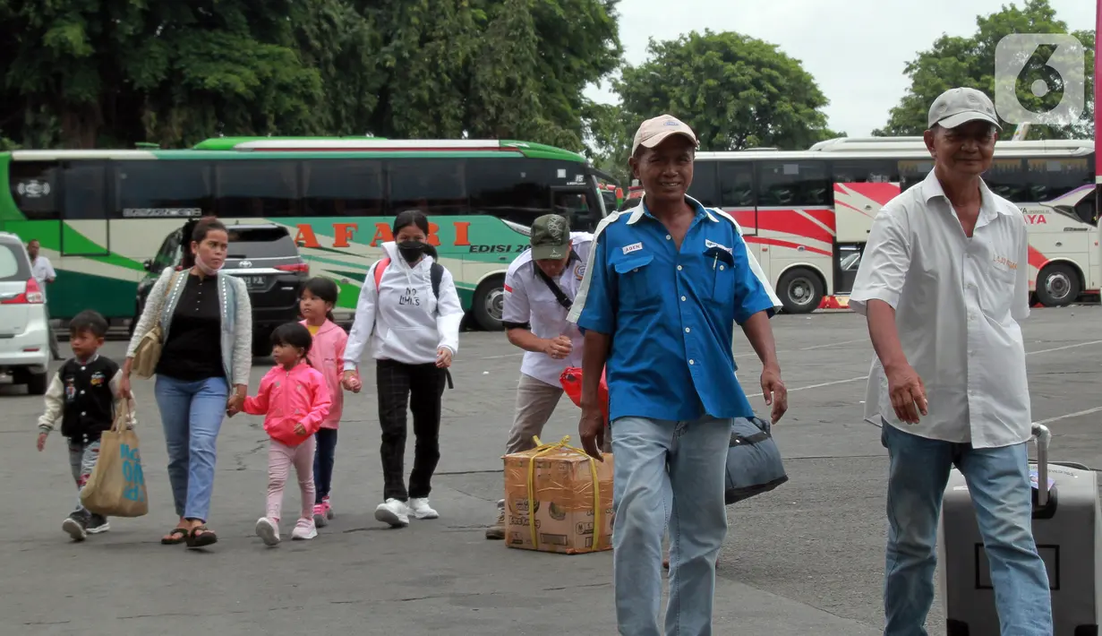 Jelang Nataru, Terminal Kelideres Alami Lonjakan Pemudik - Foto ...