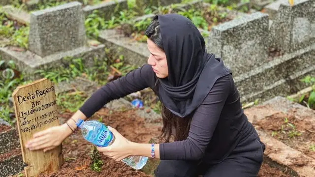 5 Potret Susan Sameh Pakai Kerudung, Tampil Menawan - Hot Liputan6.com