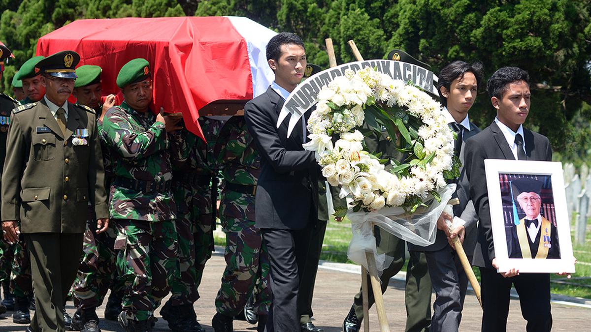 Pakar Bahasa JS Badudu Sempat Tak Ingin Dalami Bahasa Indonesia - News ...