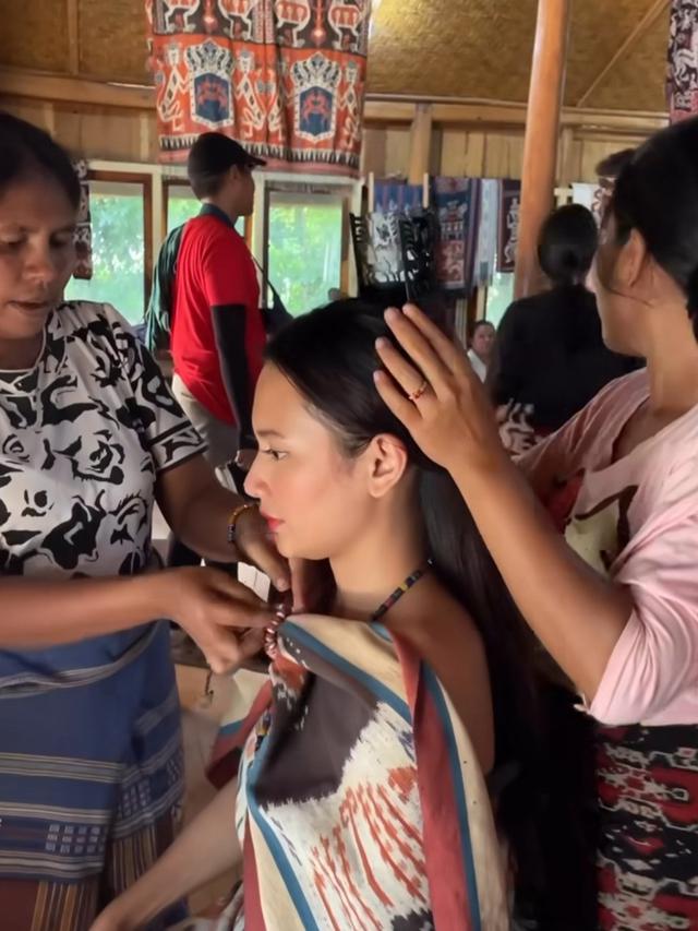 7 Pemotretan Arie Kriting dan Indah Permatasari di Sumba, Bak Raja Ratu