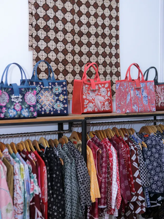 Fimela People: Novita Yunus dan Cerita Cintanya dengan Batik, Ingin Gen Z Lestarikan Batik ...