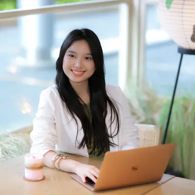 7 Tanda Orang Punya Kecerdasan Emosional Tinggi meski Tak Banyak Bicara - Lifestyle Fimela.com