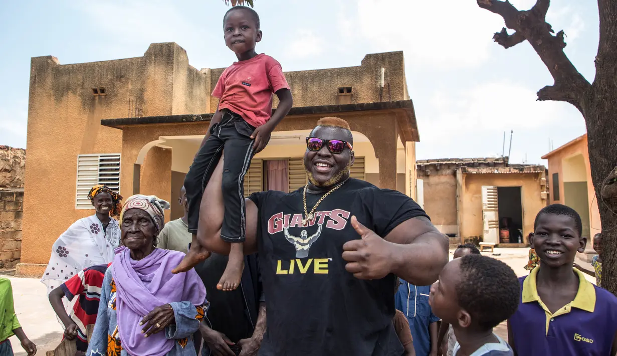 FOTO: Kisah Iron Biby, Hulk dari Burkina Faso - Foto Liputan6.com