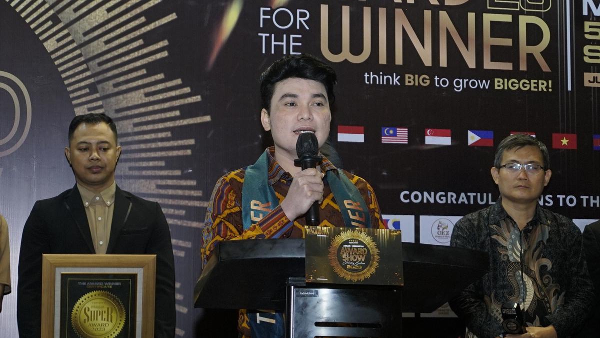 Raih Penghargaan Berkat Usahanya, Mohammad Fausi Bikin Bangga dan ...