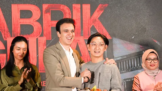 Catatan Sineas Awi Suryadi Soal Film Pabrik Gula Dibintangi Erika Carlina, Rilis Teaser Poster ...